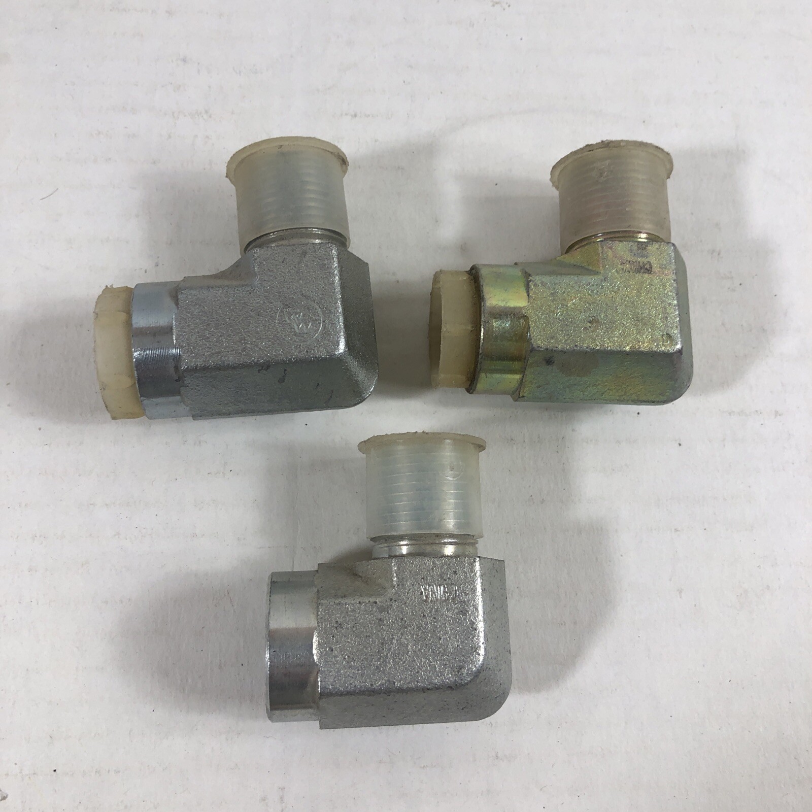 Lot of 3 - 2089-8-8 Hydraulic Adapter 90° Elbow 1/2"-14 NPT Female x ...