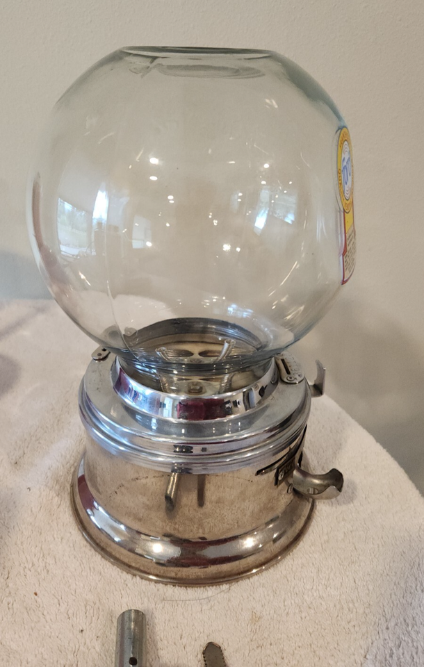 Vintage Ford Gumball Machine .10 With Original Glass Globe & Ford Lock ...