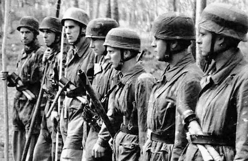 WW2 Picture Photo Italy German Luftwaffe paratrooper assault team w ...