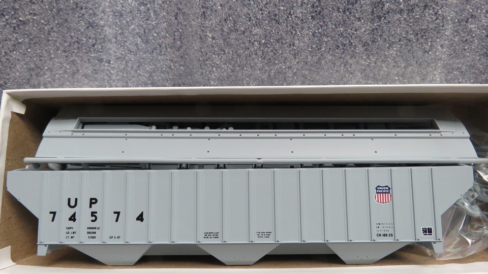 HO UP-08 4750 3-BAY COVERED HOPPER UNION PACIFIC # 74574 INTERMOUNTAIN ...