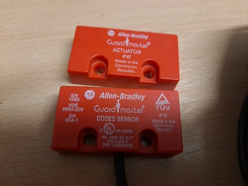 440N-Z2NRS1B Magnetically coded non contact switch 10m cable A4 | eBay