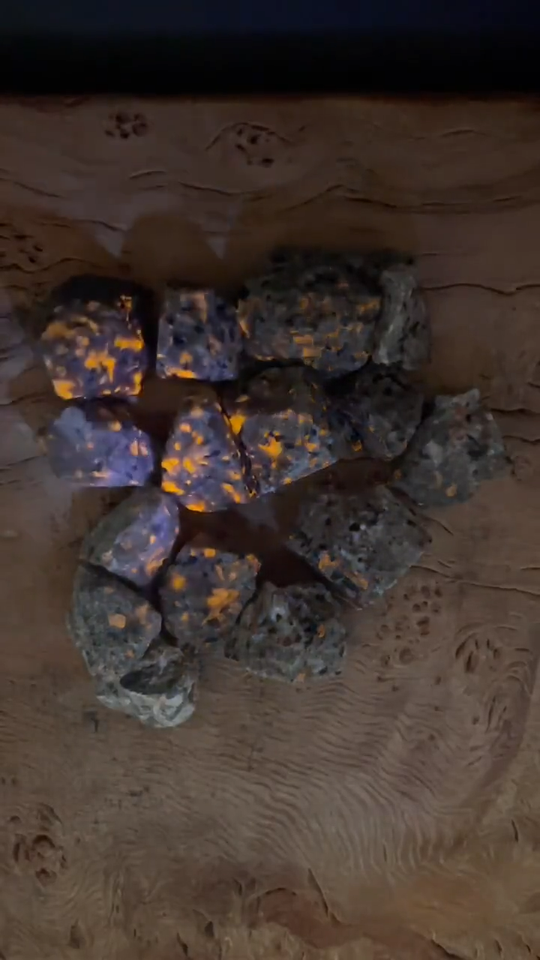 3Pcs Raw Rough Yooperlite Chunk UV Fluorescent Emberlite Glowing Rock ...