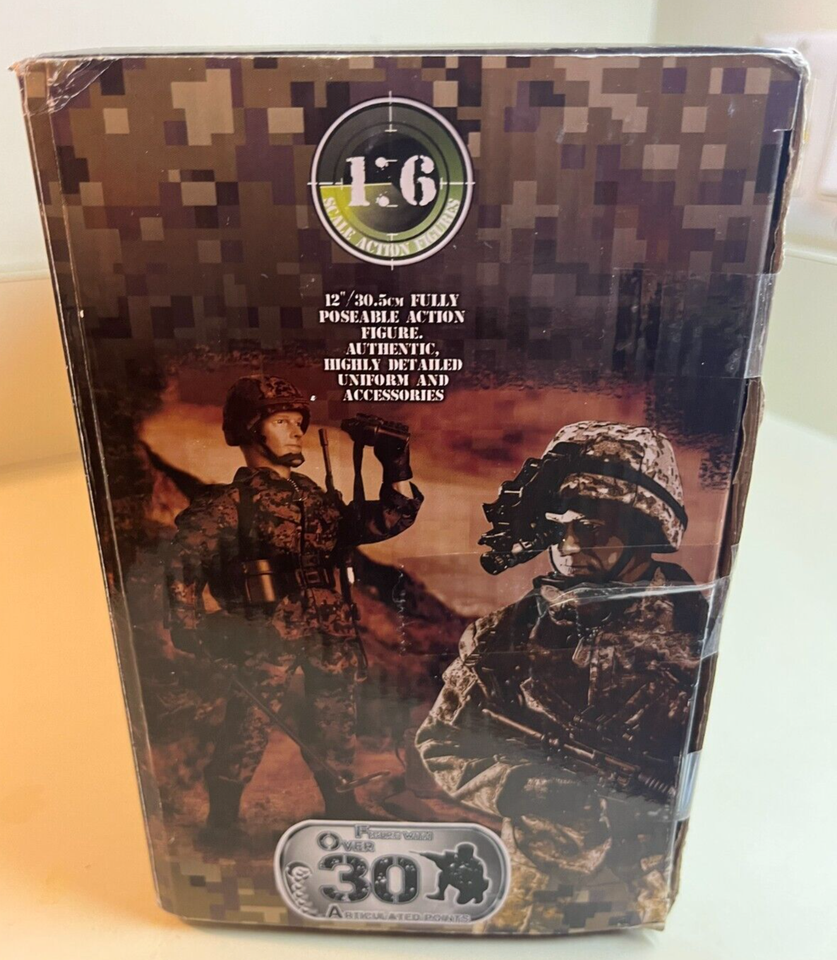 World Peacekeepers Click N Play Locker Box, 19 Piece, 1:6 Scale, Read ...