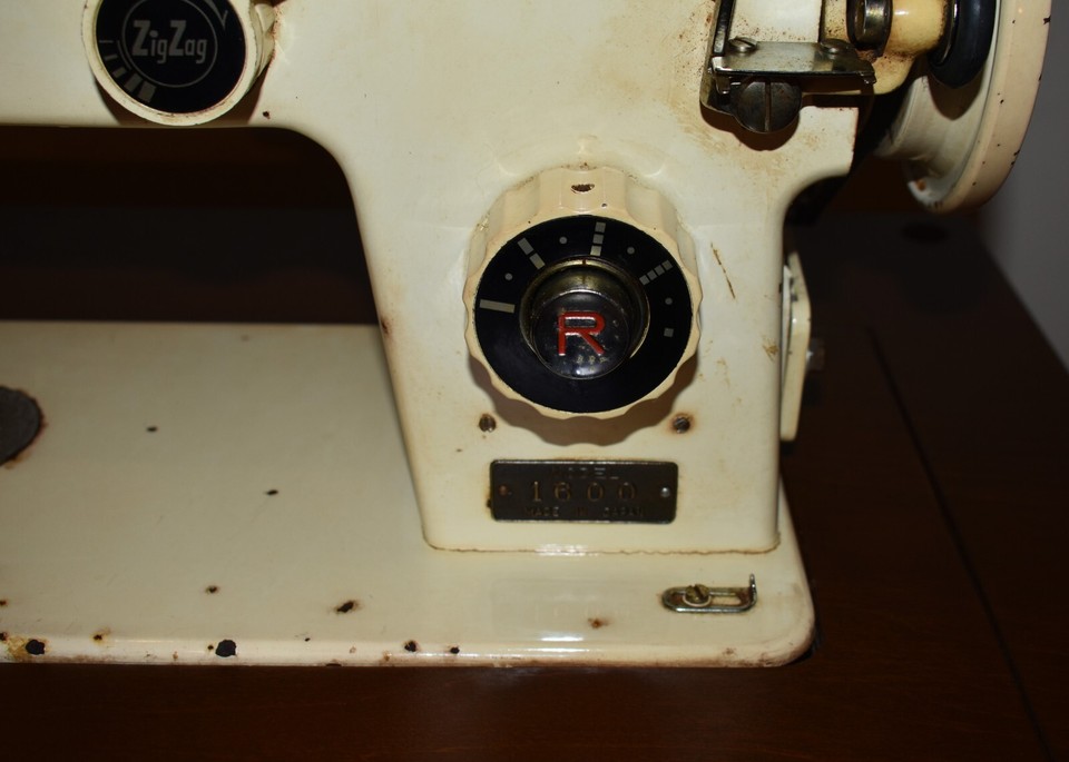 Midcentury Vintage Zig Zag Japan Model 1600 Sewing Machine in Sewing ...