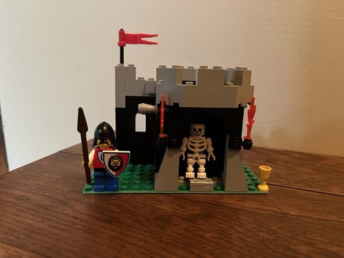 LEGO Castle, Royal Knights Set 6036, Skeleton Surprise 100% Complete ...