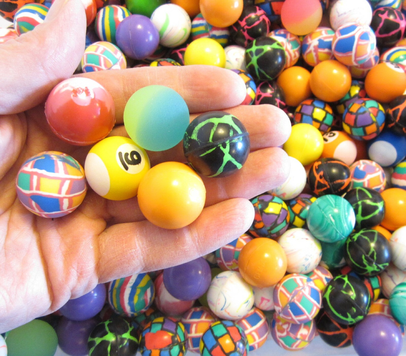 15 ASSORTED RUBBER SUPER HIGH BOUNCE BALLS 27MM 1" HI BOUNCY SUPERBALL ...