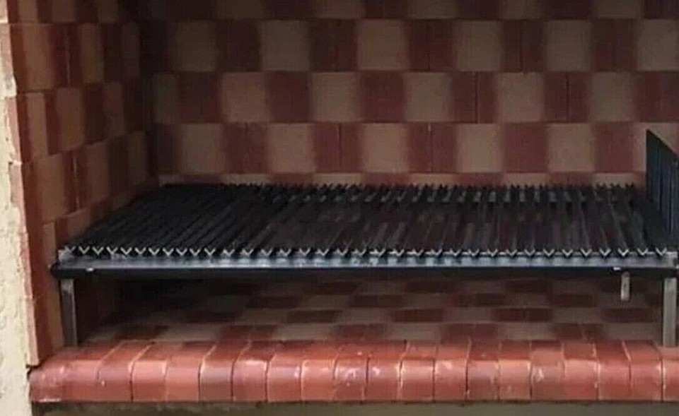 Iron grill with V-shaped angle bars (5/8 x 1/8) | Made with Argentine ...