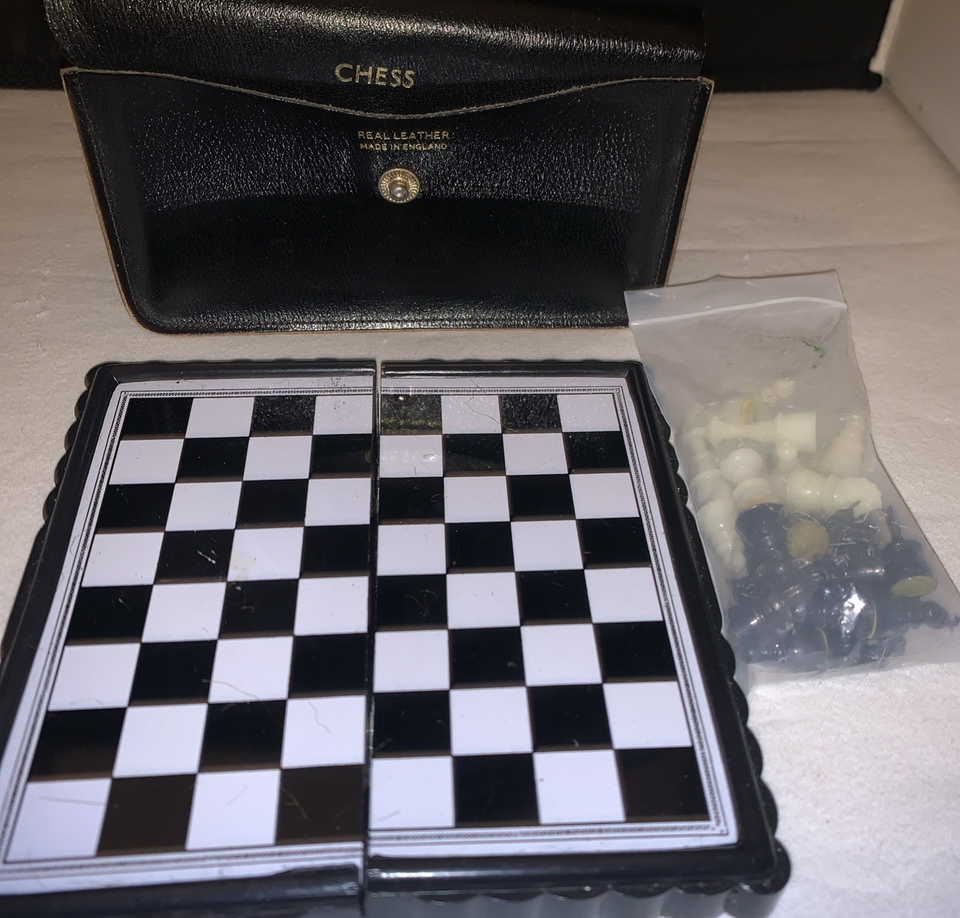 Vintage Pocket Plastic Magnetic Chess Set Leather Case Board open 5 x 5 ...