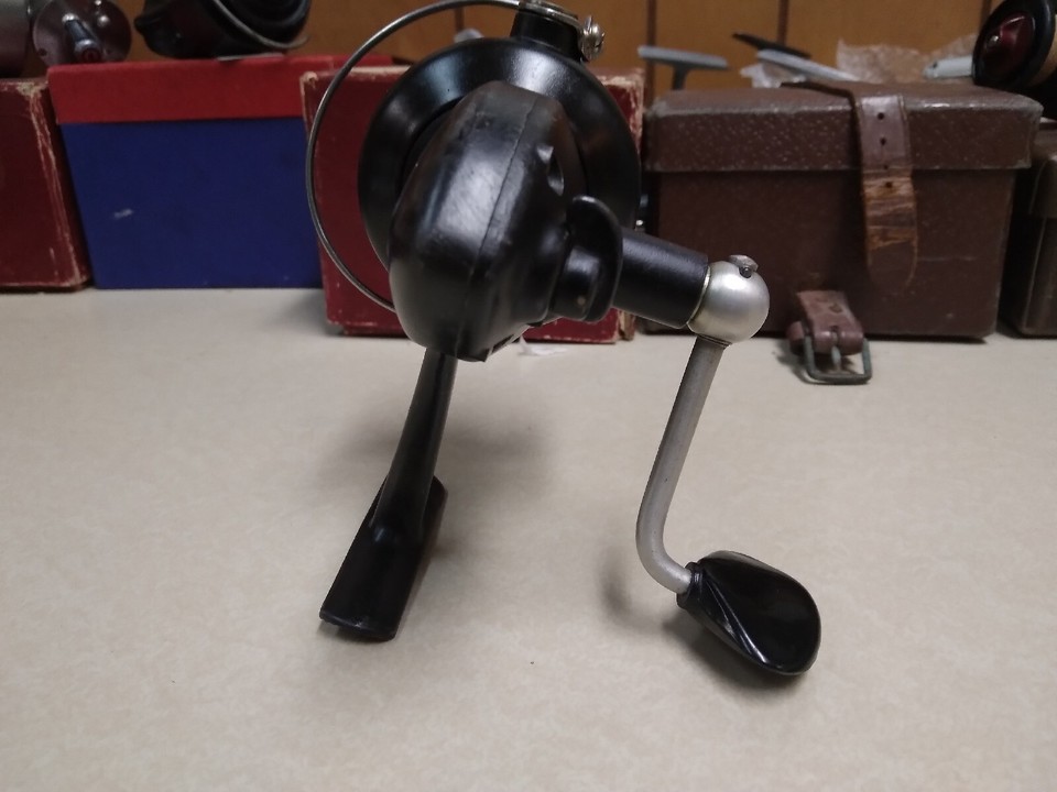 Rare Vintage Pelican 300 Spinning Reel | eBay