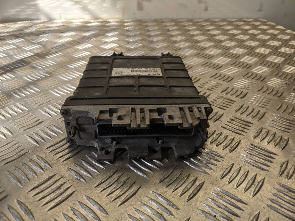 B588 Volkswagen Passat B4 1995 028906021C Unité Contrôle Moteur Module ...