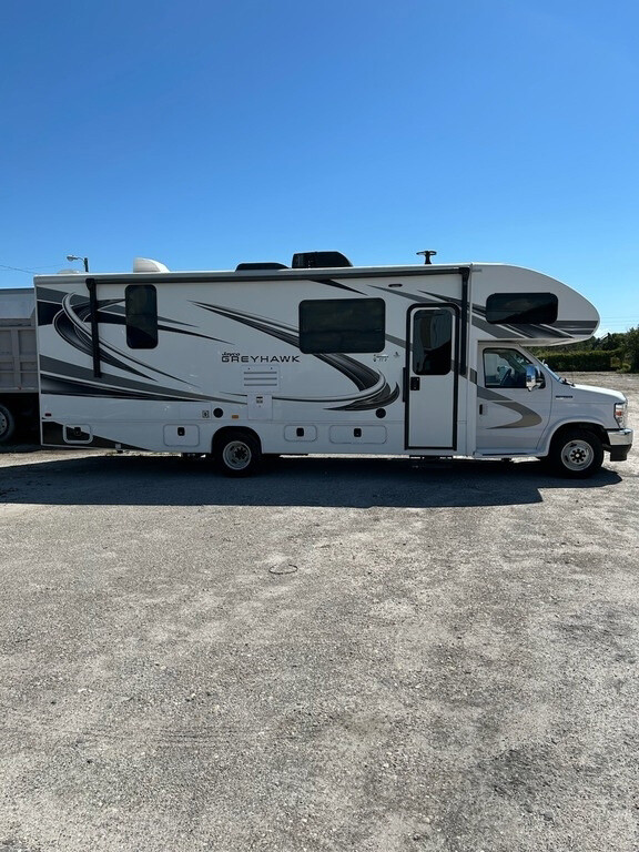 2022 Jayco Greyhawk 27U 29ft Class C 6,000 Miles Sleeps 8 2 Slides ...