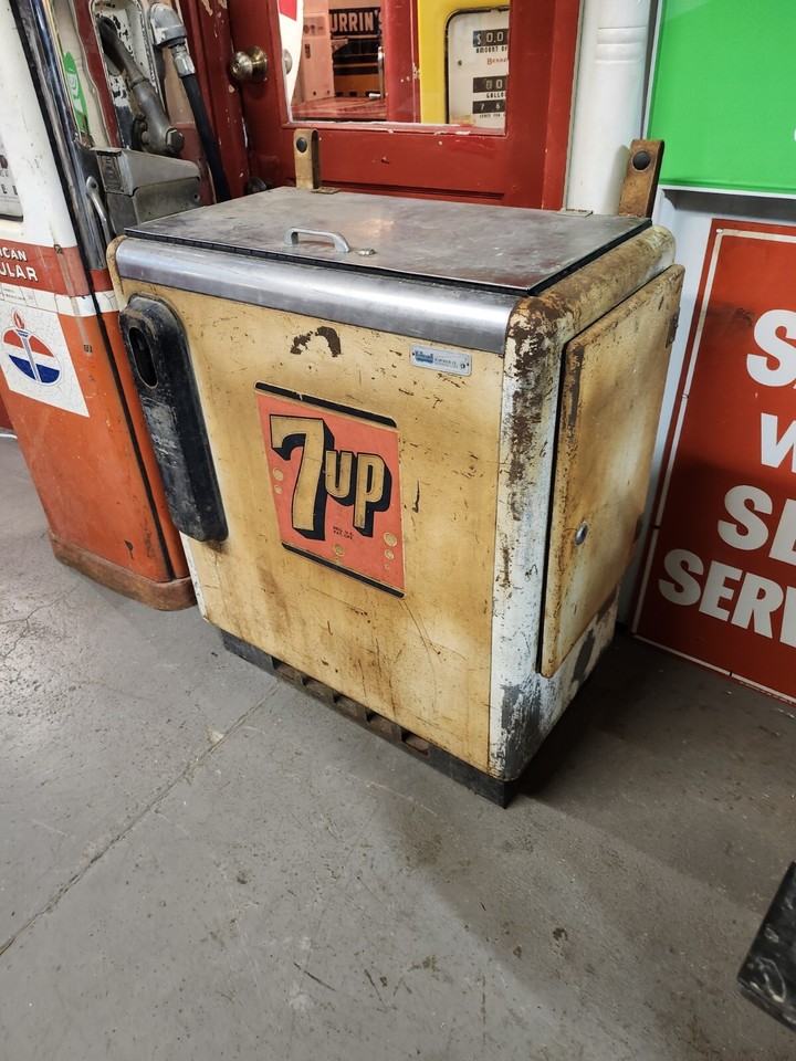 7-Up Slider Ideal 55-A Vintage Soda Pop Chest Vending Machine Slider ...