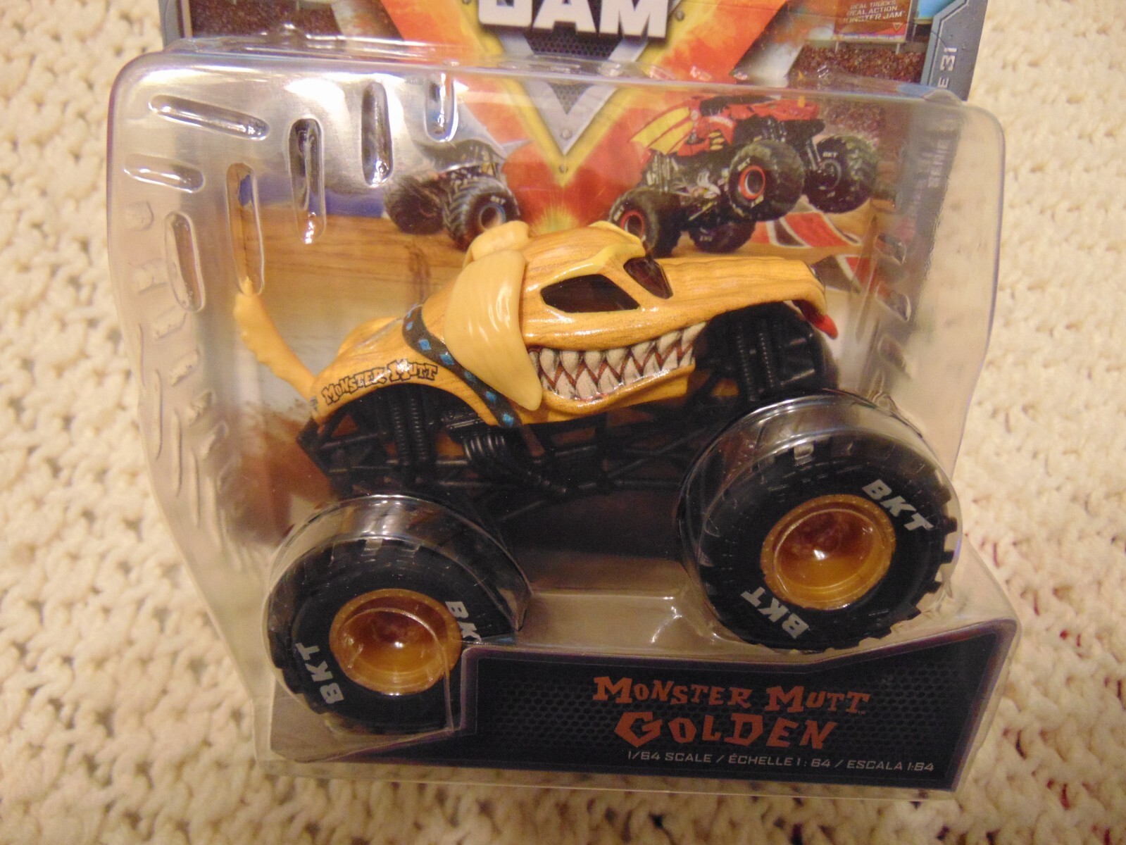 MONSTER MUTT GOLDEN SERIES 31 NEW SPIN MASTER Monster Jam TRUCK | eBay