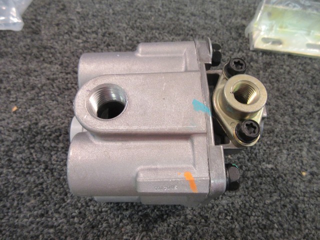 Bendix R-12dc Valve Relay PN 800479 Fast for sale online | eBay