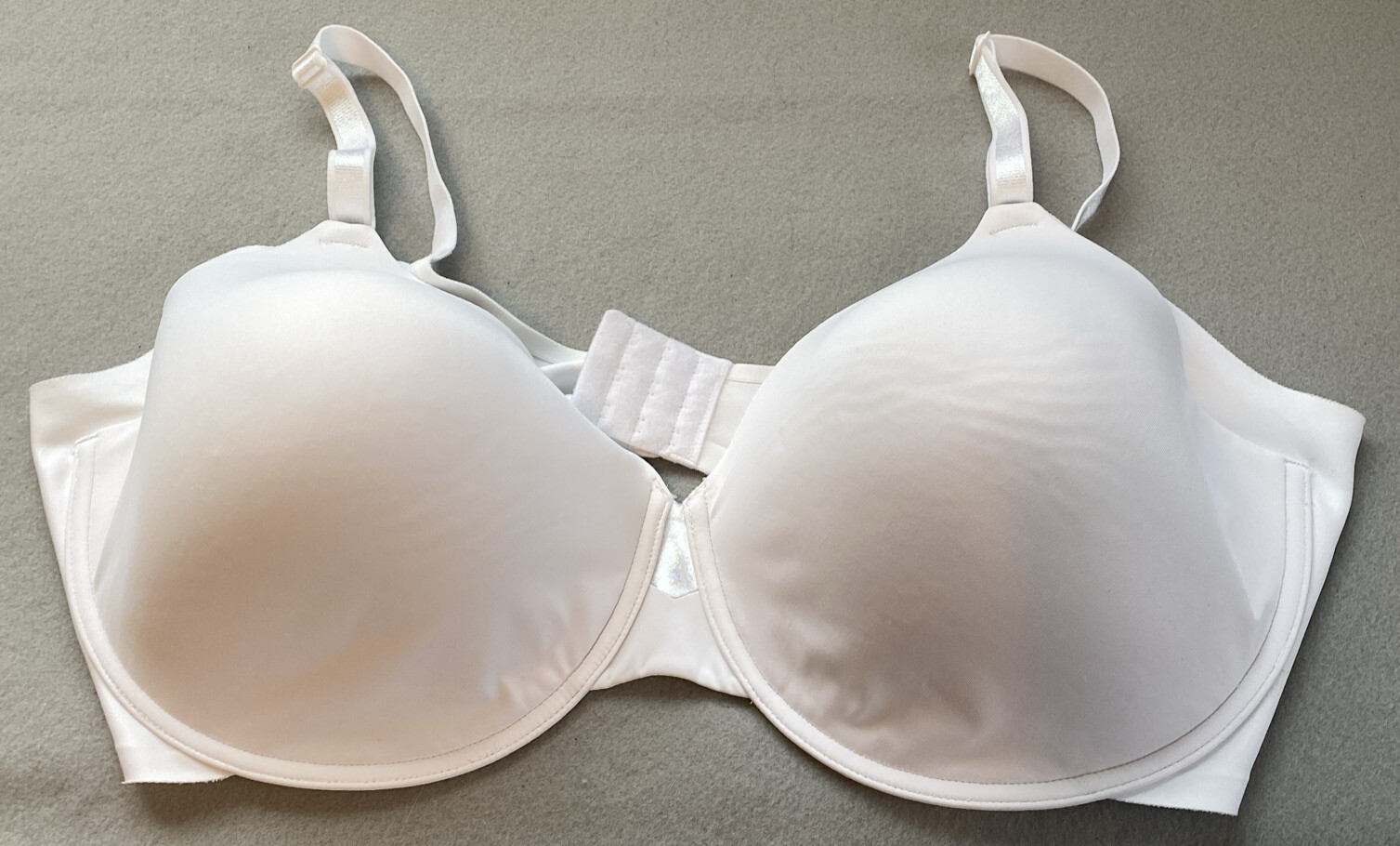 OLGA WHITE LITELY LINED UNDERWIRE BRA 44DD. EUC. … - Gem