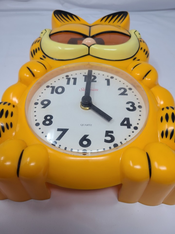 VINTAGE 1978 SUNBEAM GARFIELD ANIMATED WALL CLOCK WITH BOX PLEASE READ ...