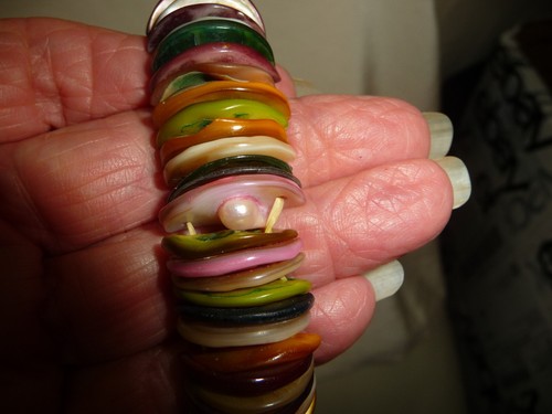 MULTI COLORED MOP SHELLS 3/4" WIDE w 1 CULTURED PEARL STRETCH BRACELET ...