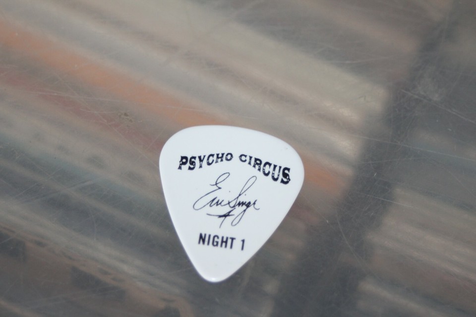 Kiss - Tour Guitar Pick Collection #40 / Kruisse X Night 1 Eric Singer ...