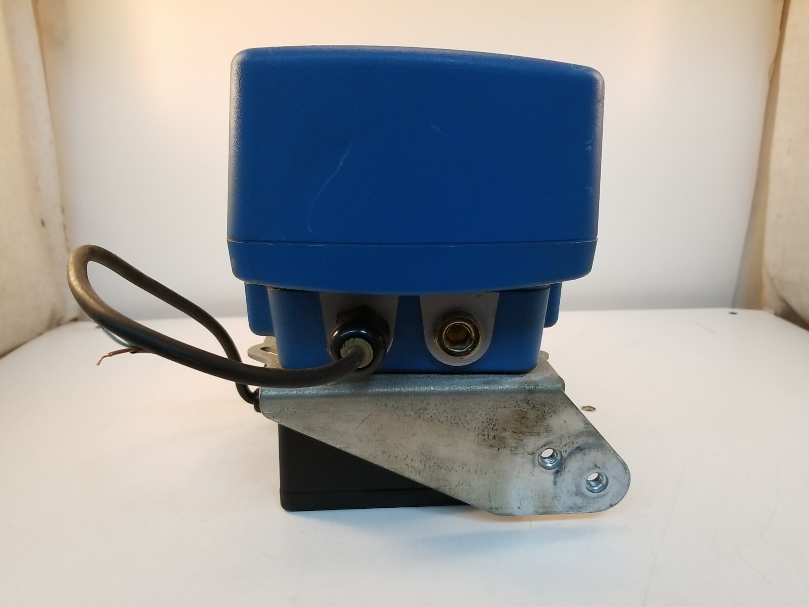 Accu-Sort Axiom 400 1L Bar-Code Scanner w/Base and PS-4024 Power Supply ...