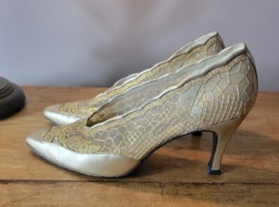 Vintage Stuart Weitzman Gold Mesh Metallic High Heels Vintage Stuart Weitzman Gold Mesh Metallic High Heels