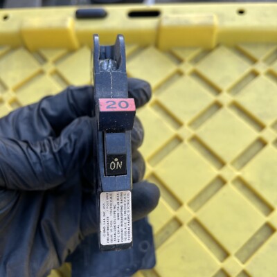 Und Lab Inc 20 AMP TYPE Q - 1 POLE PLUG IN CIRCUIT BREAKER | eBay