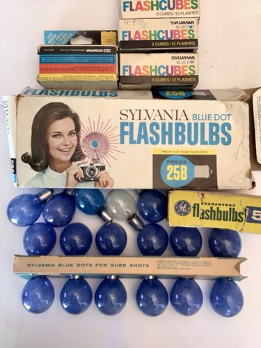 Mixed Lot Of 32 Vintage Blue Dot Flash Bulbs & Cubes 5B 25B Sylvania GE ...