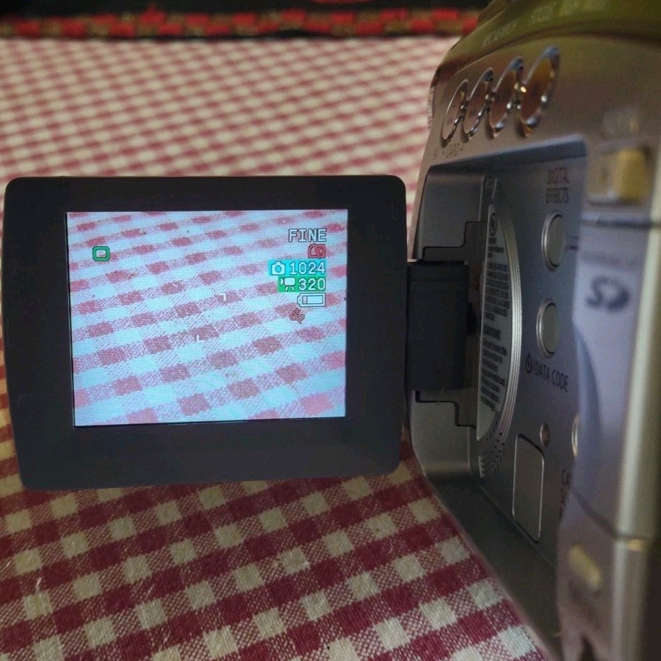 Canon NTSC ZR85 Digital Video Camcorder with 2 Batteries & Power Cord ...