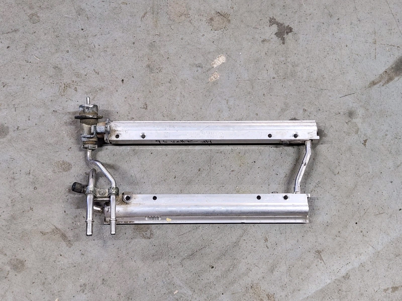 94 96 Corvette LT1 FUEL RAIL w REGULATOR 95 350 GM 17096114 #1 | eBay