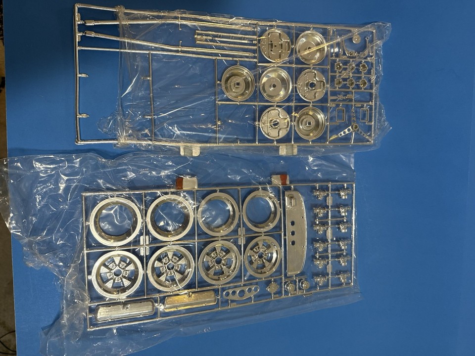 Vintage BIG! '32 Ford Street Rod! 1/8th Scale! Monogram Model Kit Deuce ...