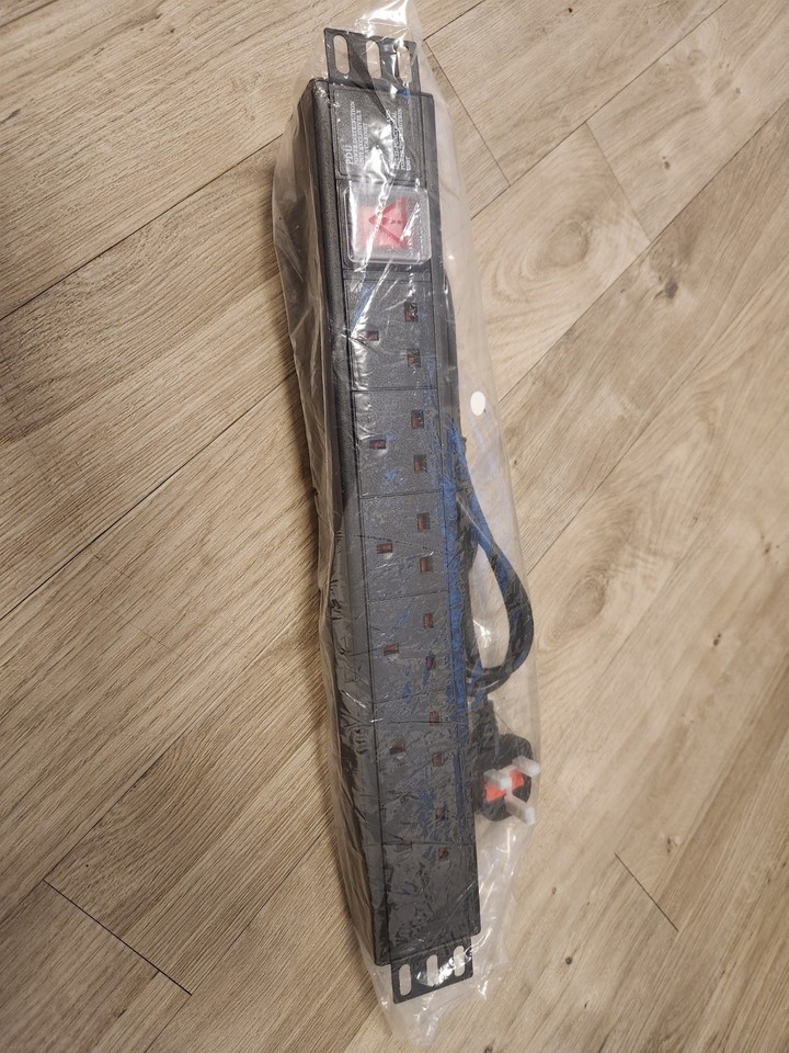 6 way PDU extension lead horizontal switched 13A fused plug 3M rack ...