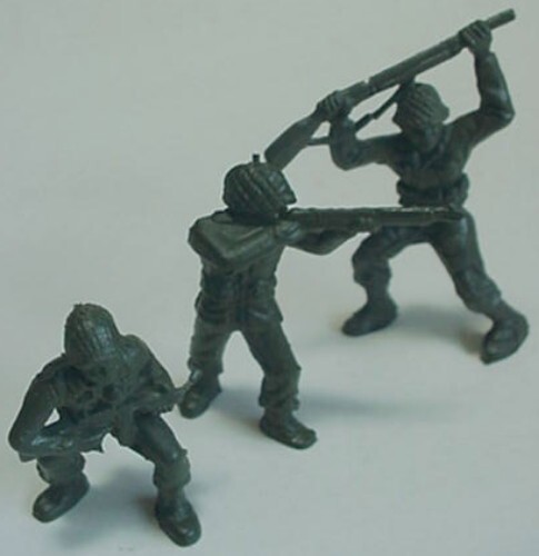 Marx Vintage 60mm GI Soldier Army Men Advancing Gun Overhead Standing ...