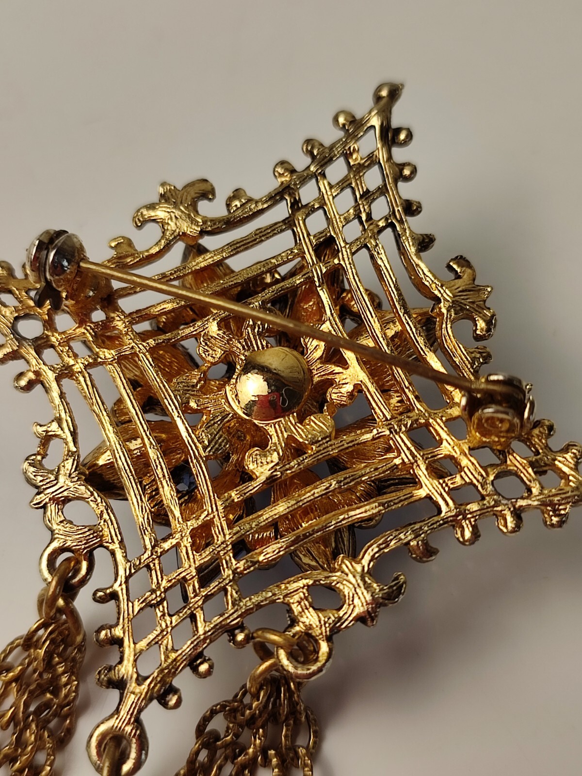 Vintage Brooch Pin Beautiful vintage woman pin brooch elegance | eBay