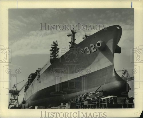 Press Photo Construction of ship USS Flint, AE-32, Ingalls Shipbuilding ...