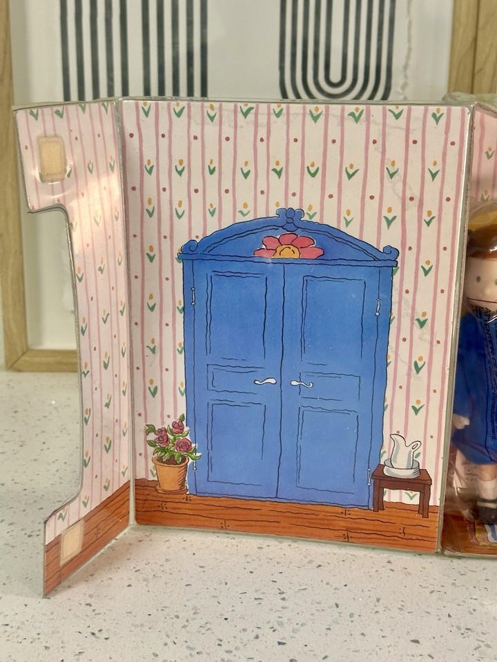 MADELINE 8" DOLL CARRYING CASE 1995 With Madeline Doll With Dress And ...