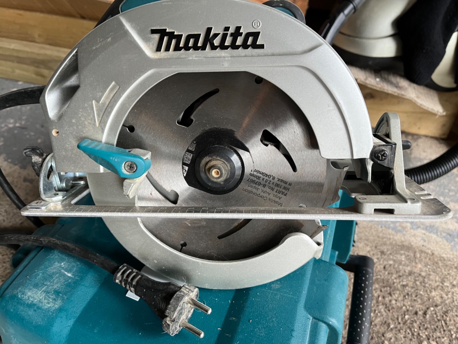 Makita HS7601 190mm Circular Saw (240v) | eBay