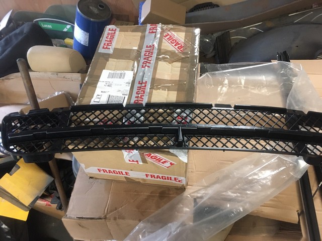 Genuine BMW 5 Series E39 Front Bumper Grill Center M 51112495280 ...