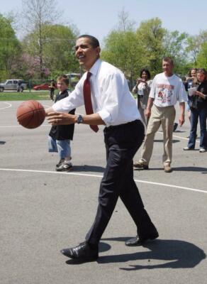 BARACK OBAMA PLAYING BASKETBALL GLOSSY POSTER PICTURE PHOTO president ...