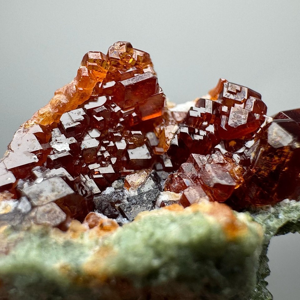 Full Terminated Lustrous Garnet Crystals On Matrix, 32CT | eBay