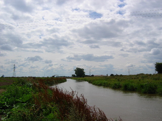 Photo 6x4 River Hull at Wawne Looking to Sicey Farm on the west bank of ...