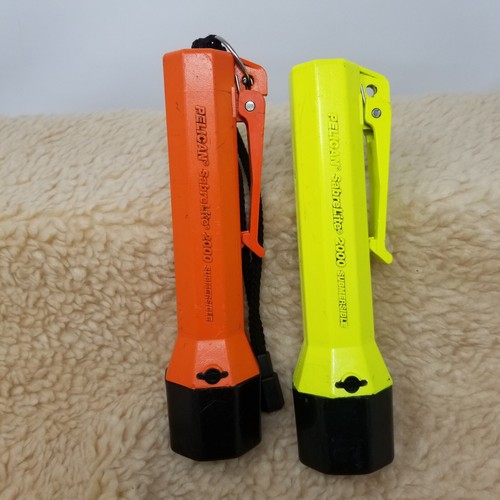 Lot of 2 Pelican SabreLite 2000 Submersible Flashlights Orange & Yellow ...