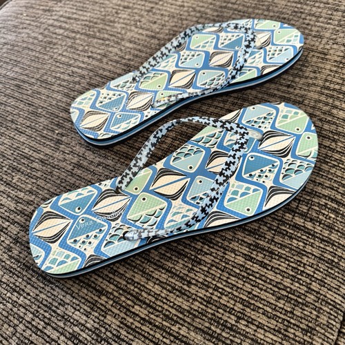 Vera Bradley Women’s L Flip Flop Go fish Thong Sandal Blue And White ...