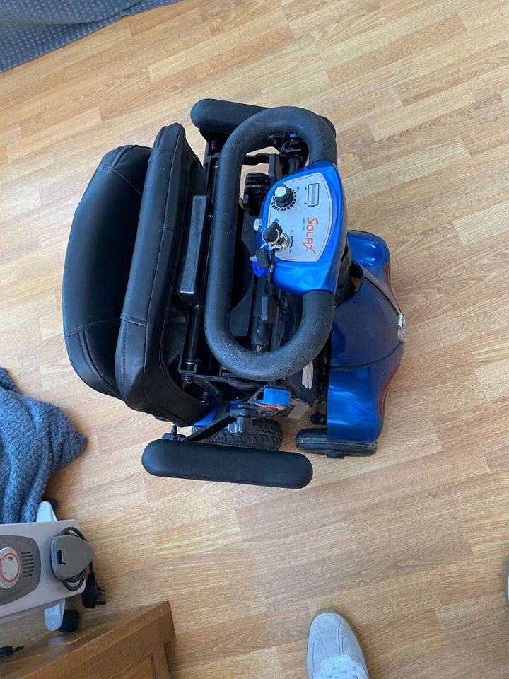 SOLAX Easy Life Folding Mobility Scooter - Manual, Spare Battery ...