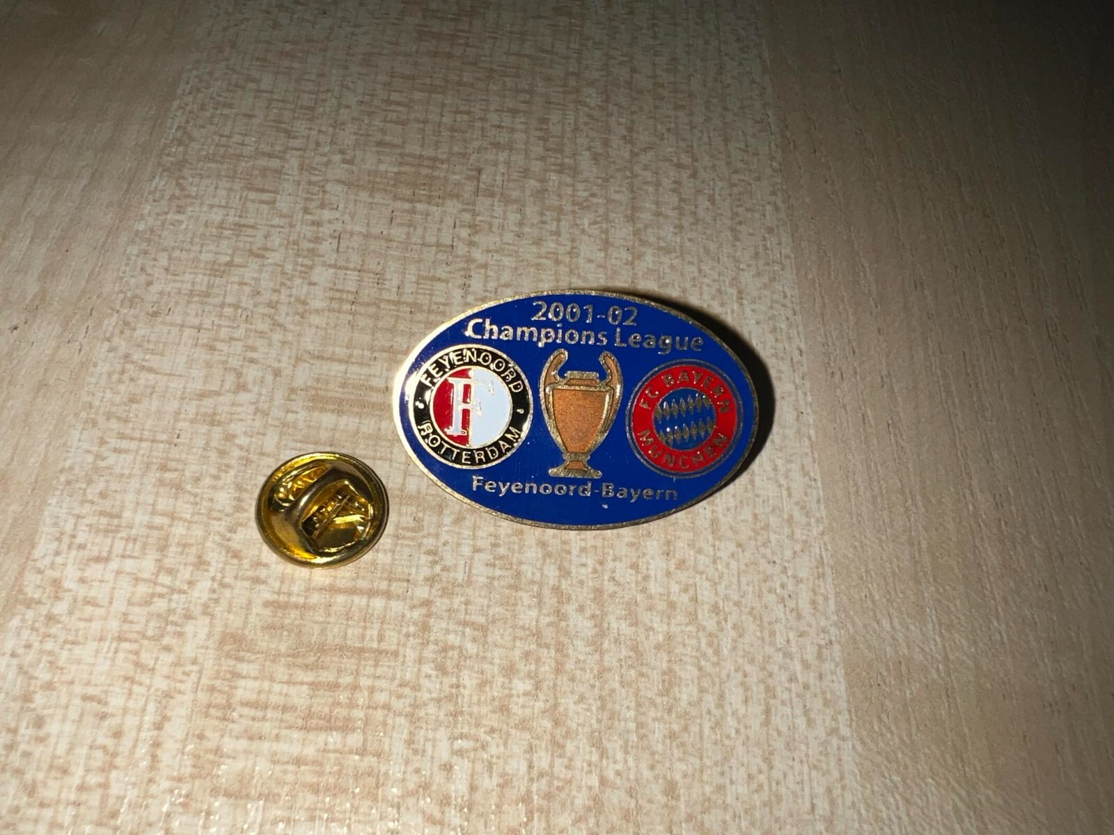 football soccer pin badge Feyenoord Netherlands - Bayern Munich 2001 ...