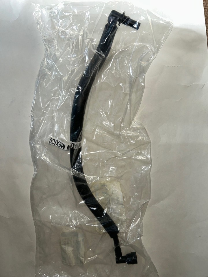 12634302 GM OEM PCV Valve Tubing for Chevy GMC Acadia Traverse Enclave ...