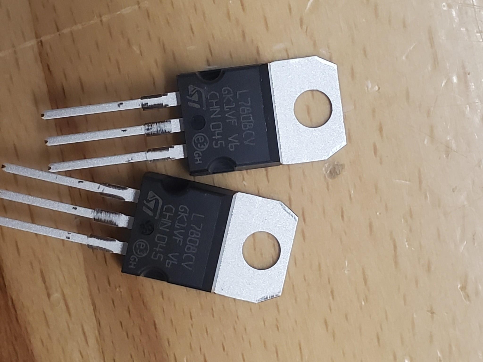 L7824CV L7824 7824 Voltage Regulator IC +24 Volts 1 Amp | eBay