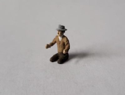 Arttista #779 - Man Driving - S SCALE Figure - Model Trains - NEW | eBay