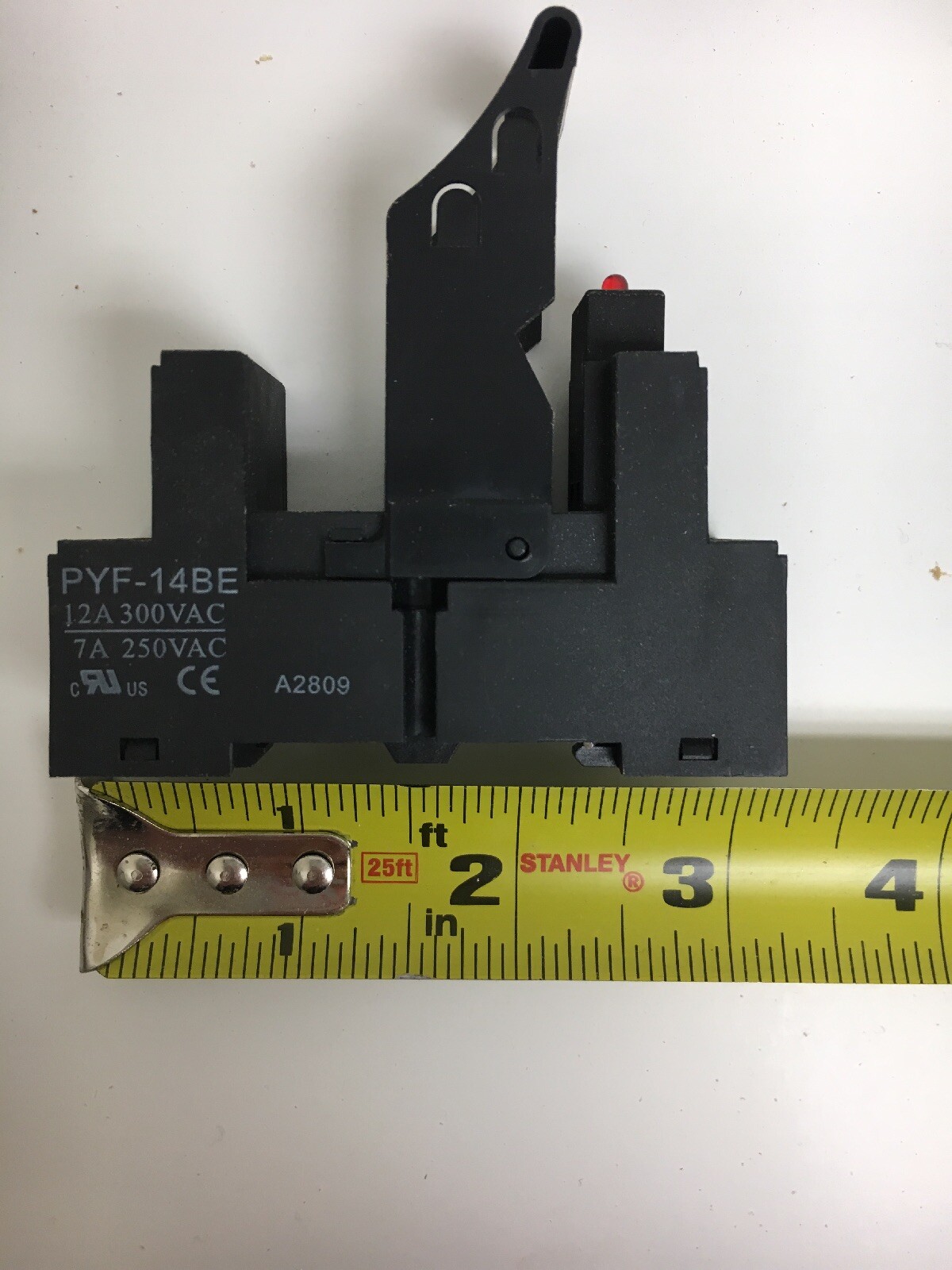 PYF-14BE Relay Socket 12A, 300VAC; 7A, 250VAC With LM-CF6-24VDC Plug In ...