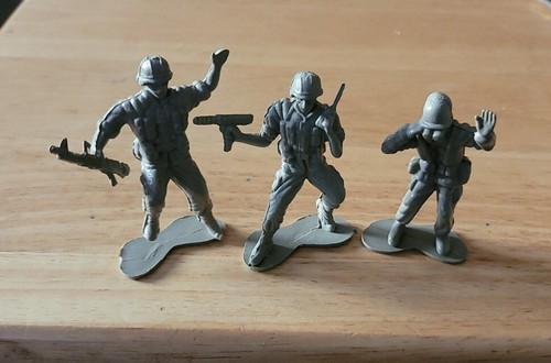 Lot Of 3 Light Gray Army Men 2 3/4 inches tall | eBay