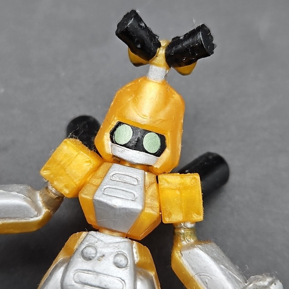 Vintage 2002 MEDABOTS Action 2.5" METABEE Anime Gold Figure Toy Hasbro ...