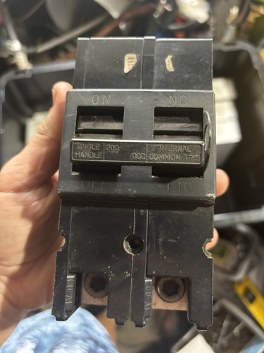 NEW Zinesco 200 amp breaker Type QFP 2 Pole. Discontinued | eBay